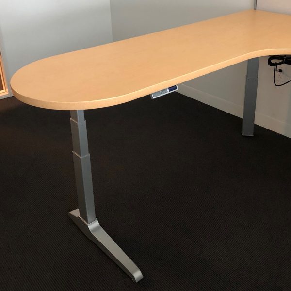 8x8 Herman Miller Vivo Used U-Shape Right Return Desk Set, Maple ...